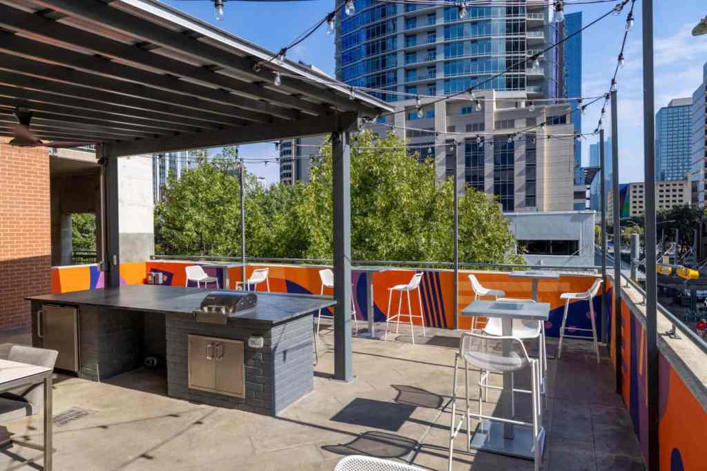 What Makes AMLI Downtown a Great Place to Live?